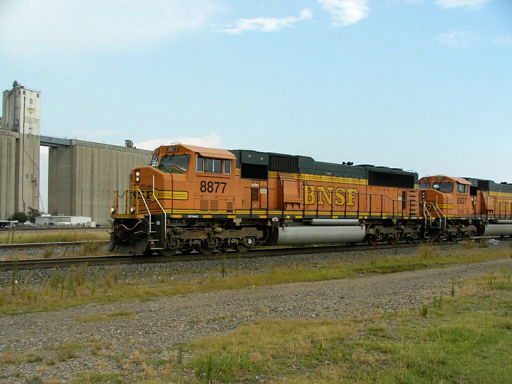 BNSF 8877